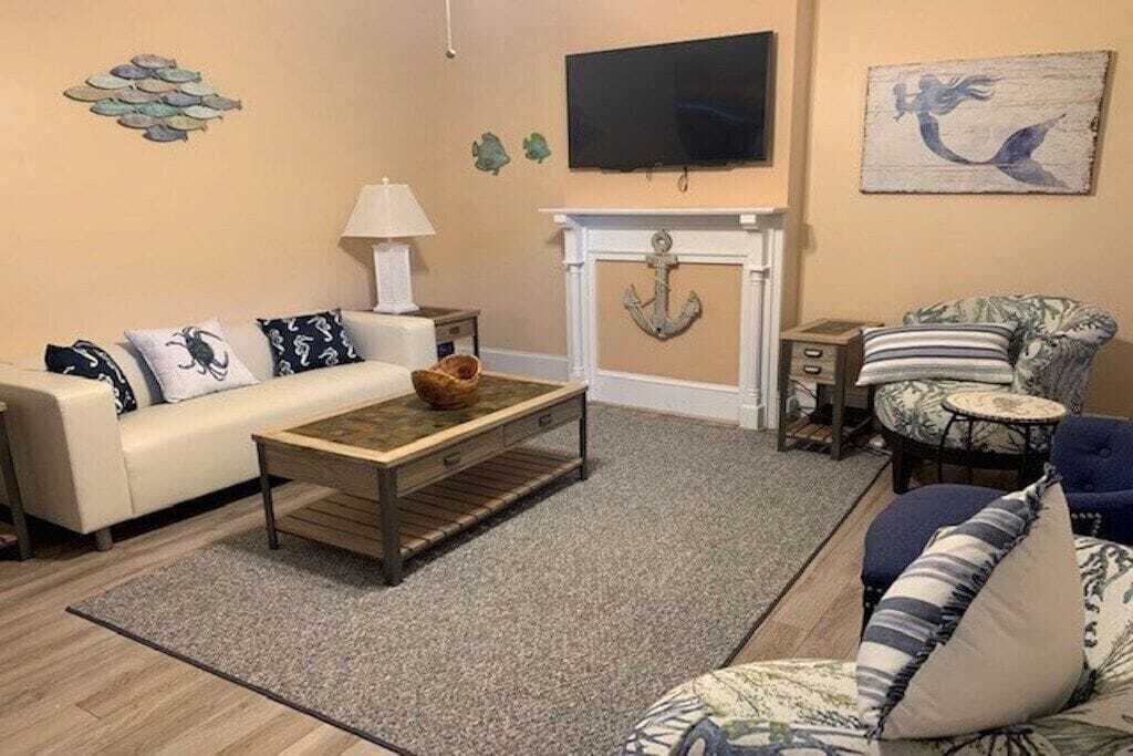 Family Friendly 3 Bedroom Home Near Beach And Downtown With Fenced In Yard - Cape Charles, VA