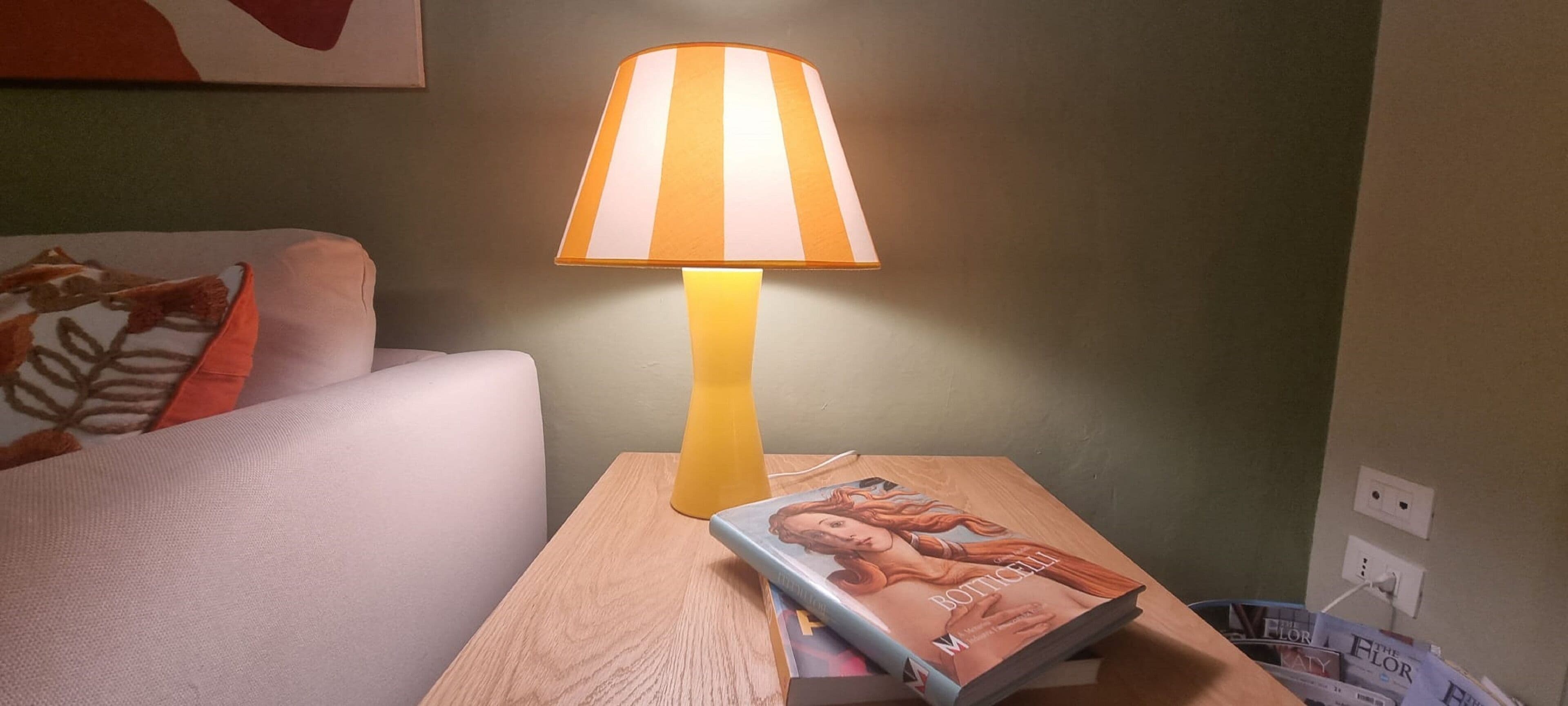 Apartamento (2 Bedrooms) | Área de estar | Smart TV 32 polegadas com canais a cabo