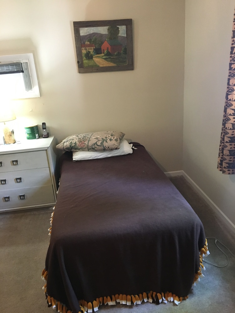 Beautiful views of Echo Lake. Enjoy evenings bug free from the screened in porch - Nord non ...