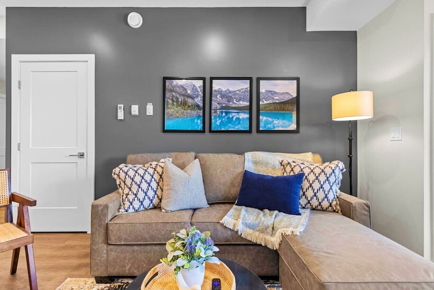 Tranquil 2br Golden Oasis |Bbq, Balcony, Mtn Views - Golden