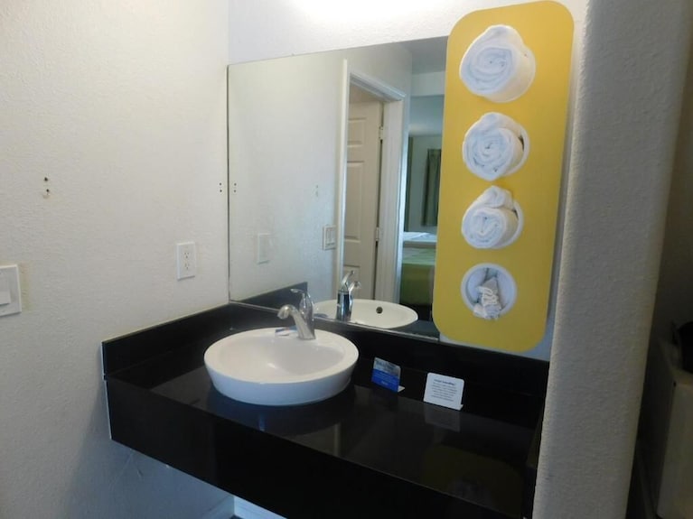 2 Classic Queens Near Downtown Monterey - Pacific Grove, CA