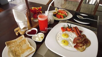 Pequeno-almoço inglês diário (12 USD por pessoa)