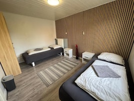 Quarto conforto, varanda | Quartos à prova de som, Wi-Fi de cortesia, roupa de cama