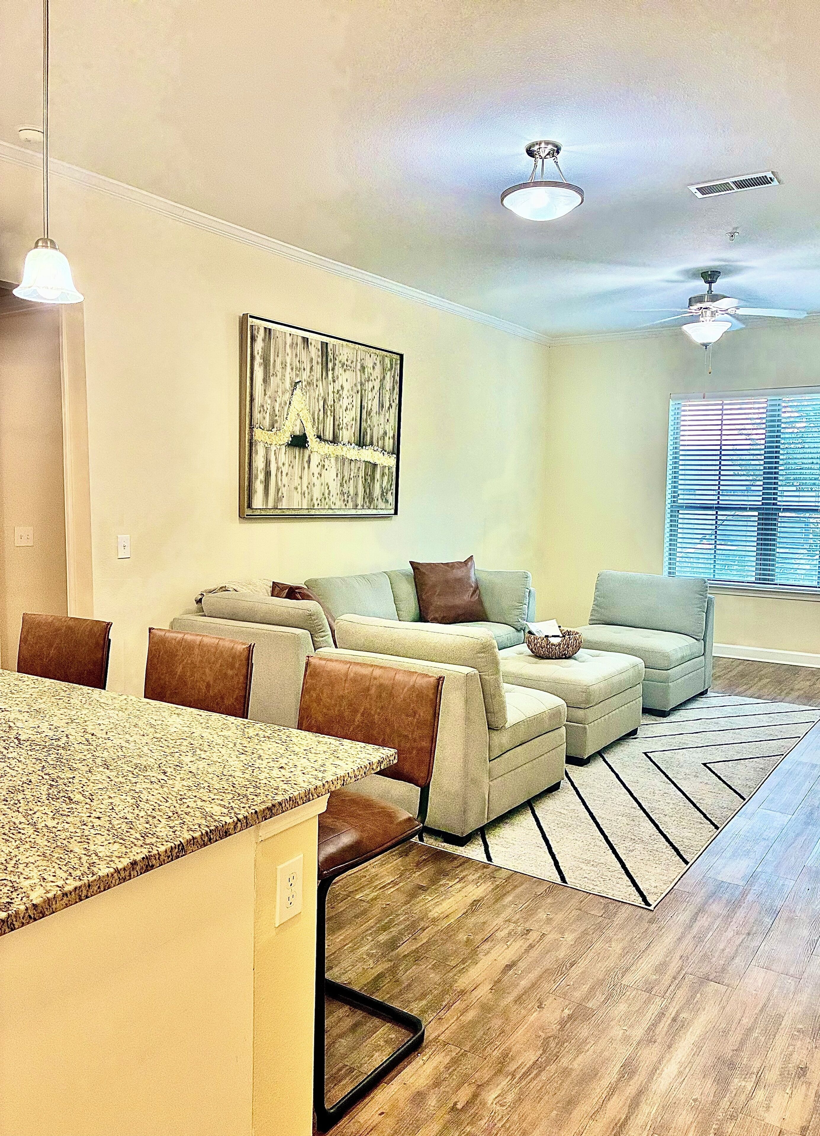 1st Floor, 3-king Beds, Baptist South, St. Aug, Nocatee, Gym, Pool, 70in Smarttv - Jacksonville, FL