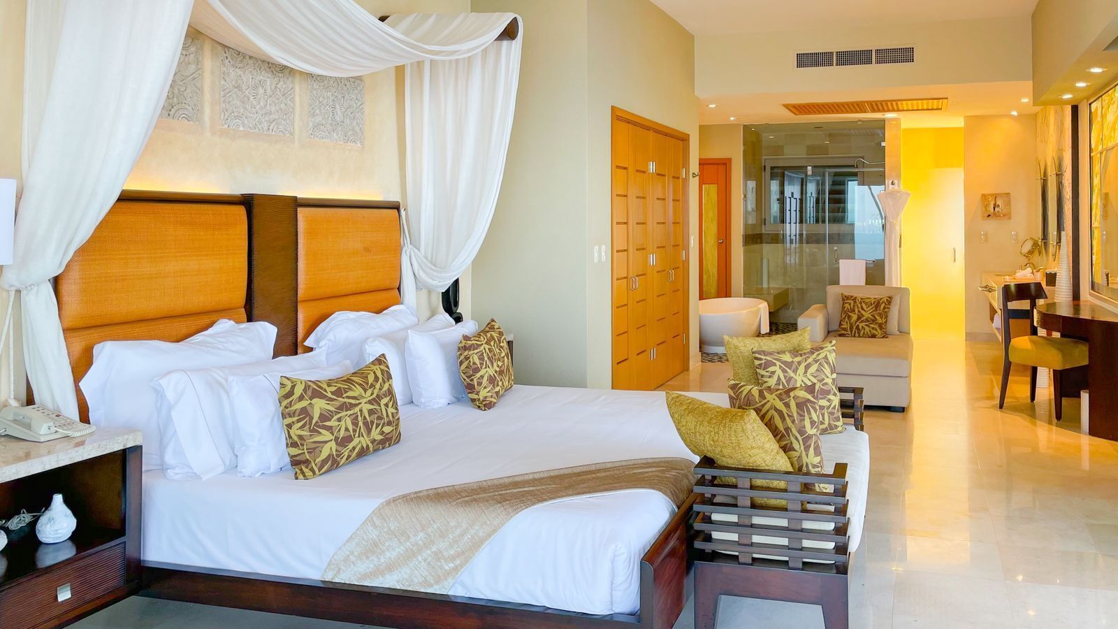 Luxury And Quality Located In The Heart Of Banderas Bay, Puerto Vallarta - Puerto Vallarta