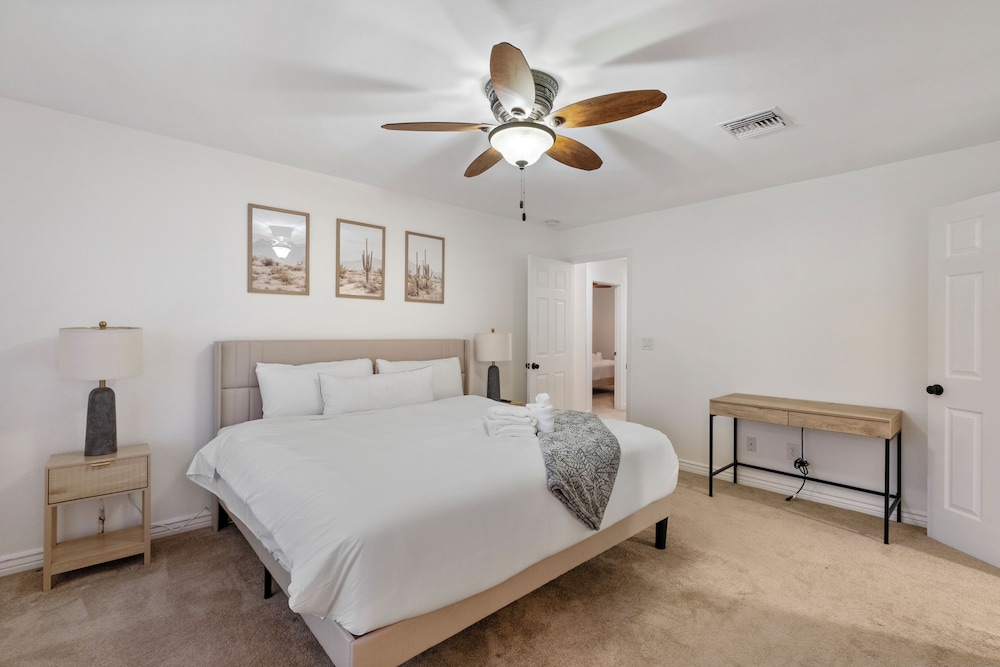 Desert Retreat! Minutes from PHX Open, Spring Training, Heated Pool ...