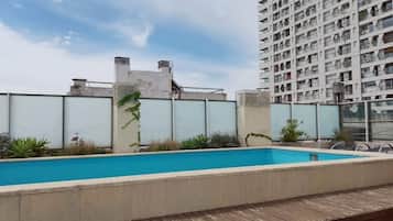 2 piscinas exteriores