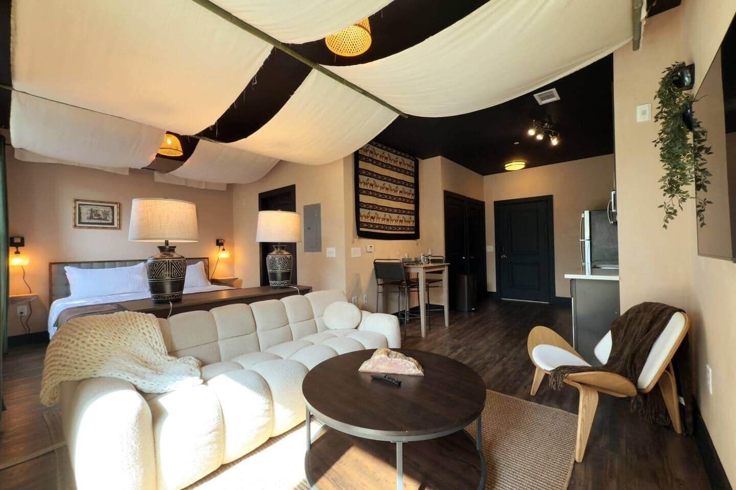 City Apt. | 8 Mins. To Broadway, Gym/parking/pool - Nashville, TN