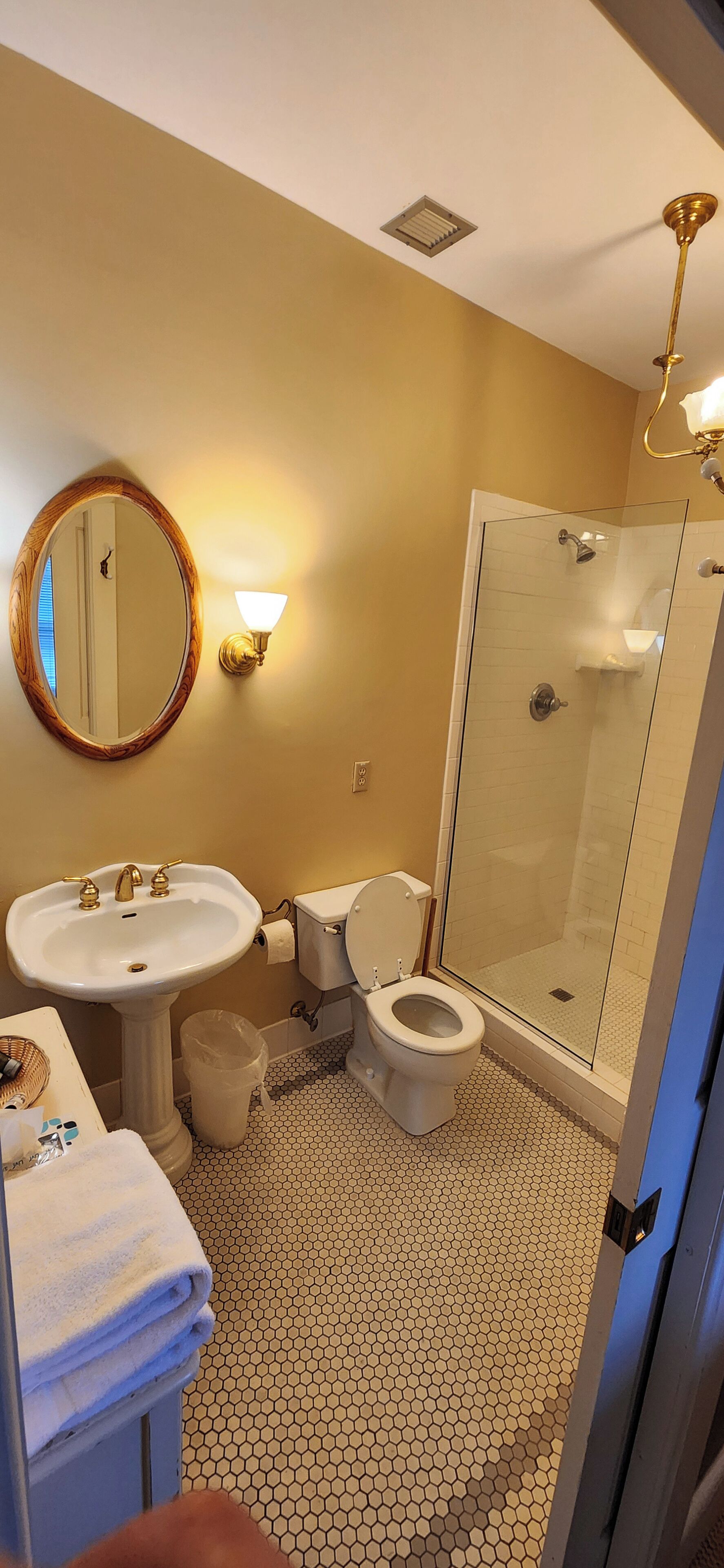 Hotel In Fantastic Downtown Fish Creek, Door County - Baileys Harbor, WI