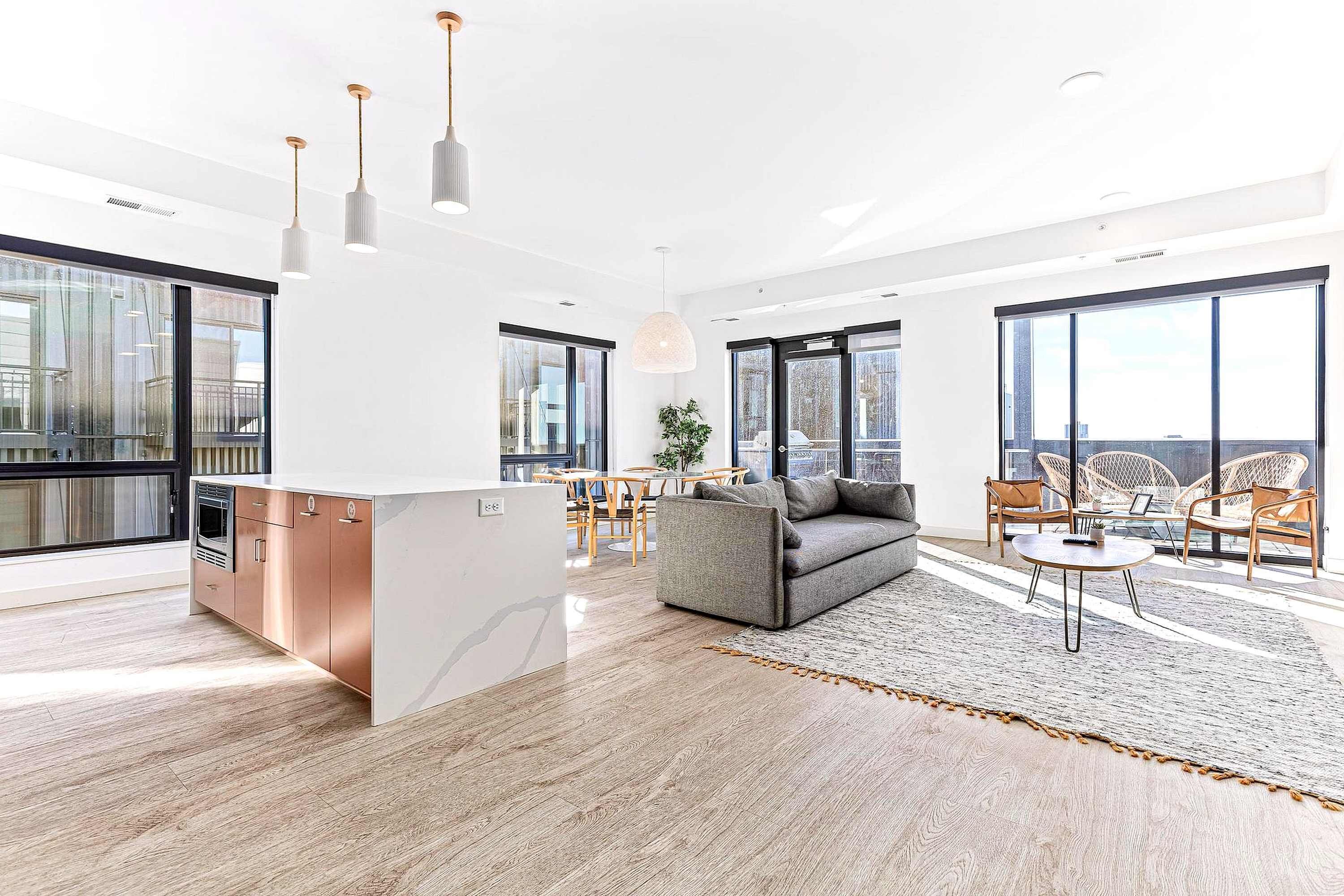 Aurora 1br | Lakefront Views + Gym Access - Minneapolis−Saint Paul Airport (MSP)