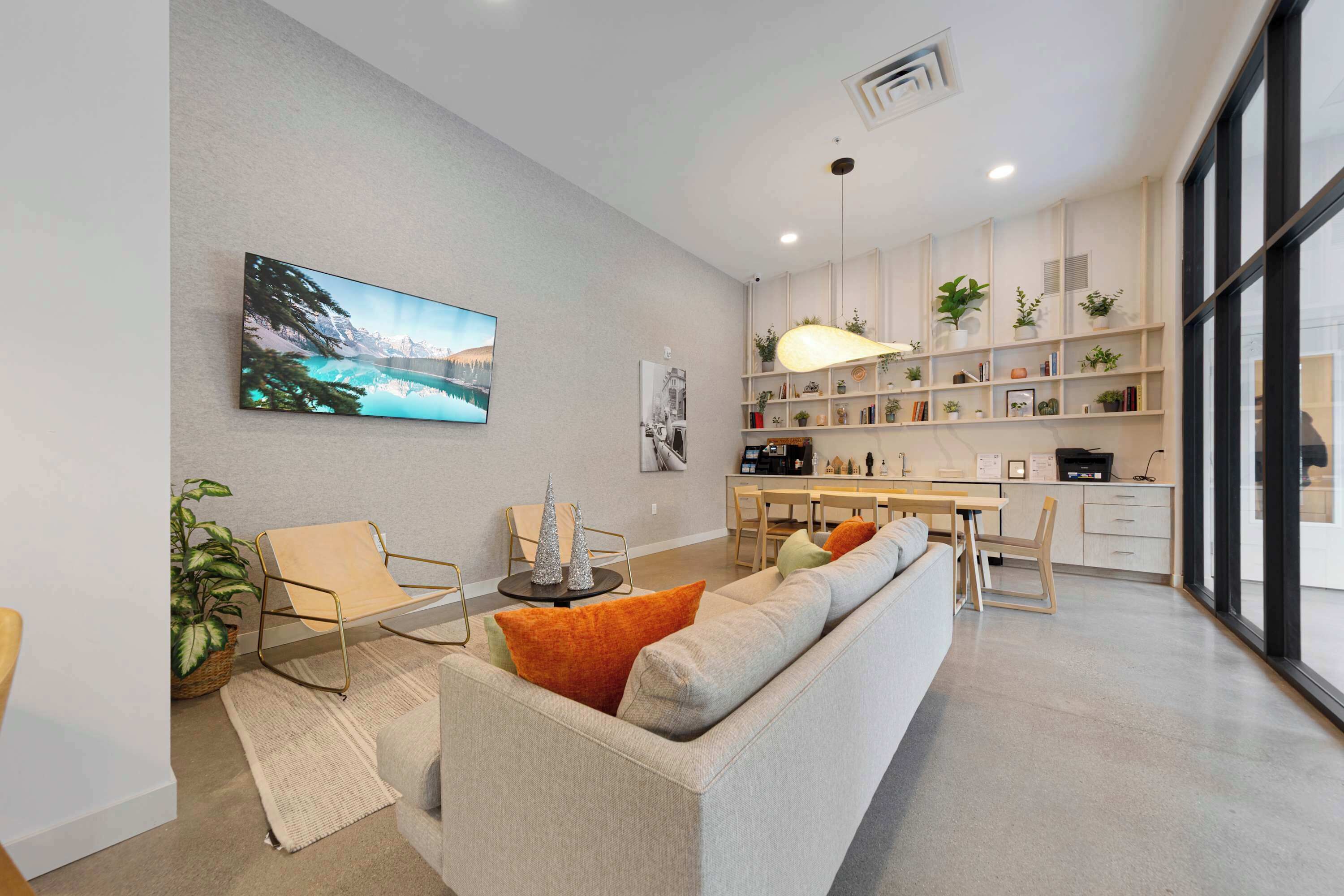 Modern Uptown | Co-working Space | Gym & City Vibes - SEA LIFE at Mall of America, Bloomington