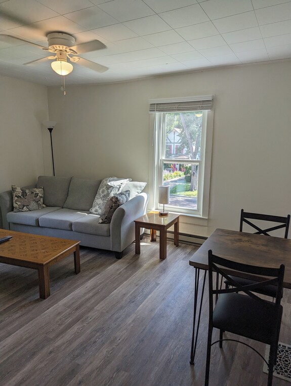 Lovely 2-bedroom Top Floor Apartment With Parking And Laundry In Peaceful Fargo - North Dakota