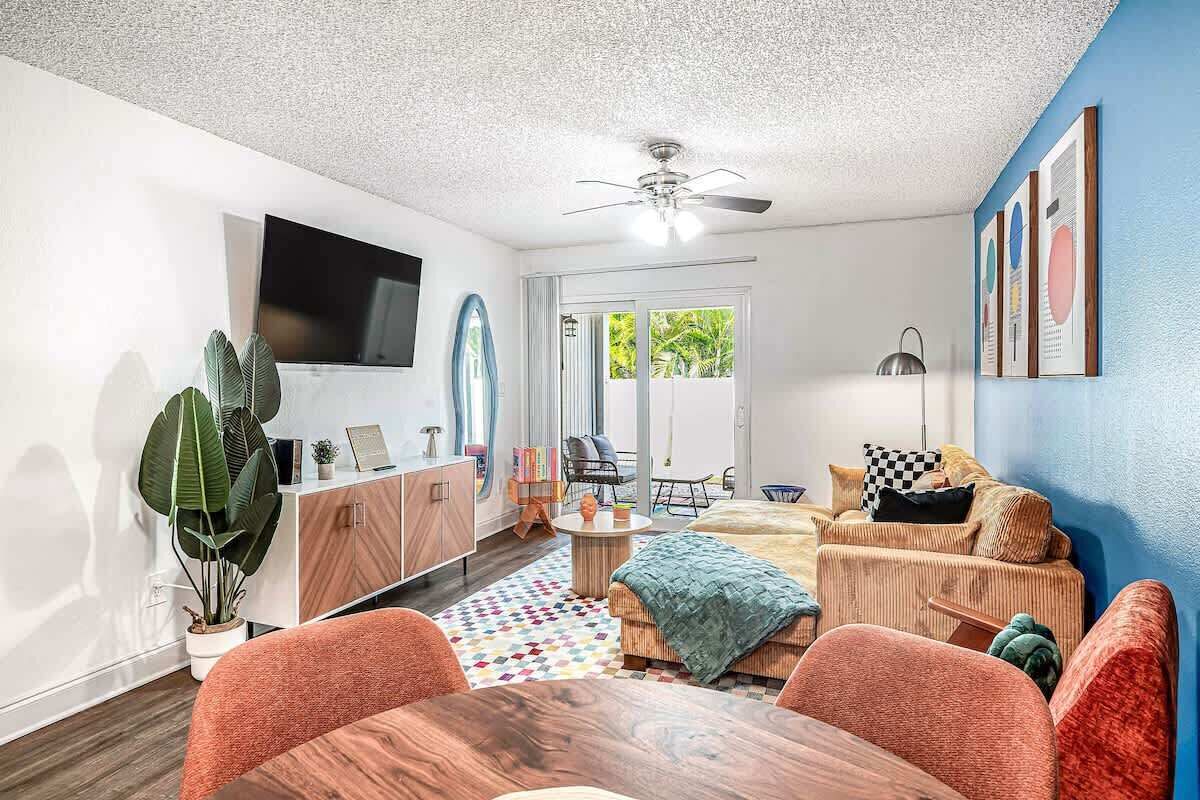 King Bed Coastal Retreat | Pool & Sun-kissed Vibes - Tampa, FL