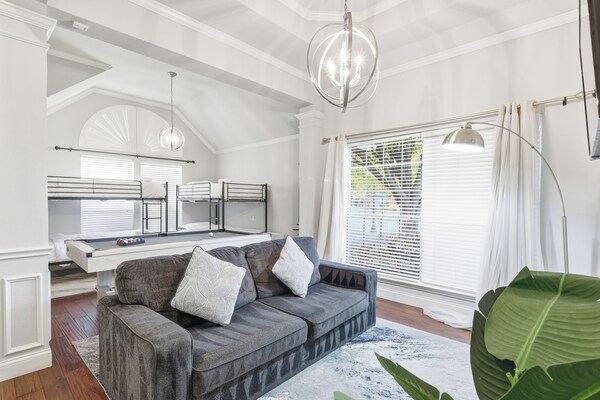 Lux Cozy 5b2b Home For Families - McKinney, TX