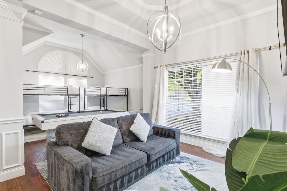 Lux Cozy 5b2b Home For Families - Frisco, TX