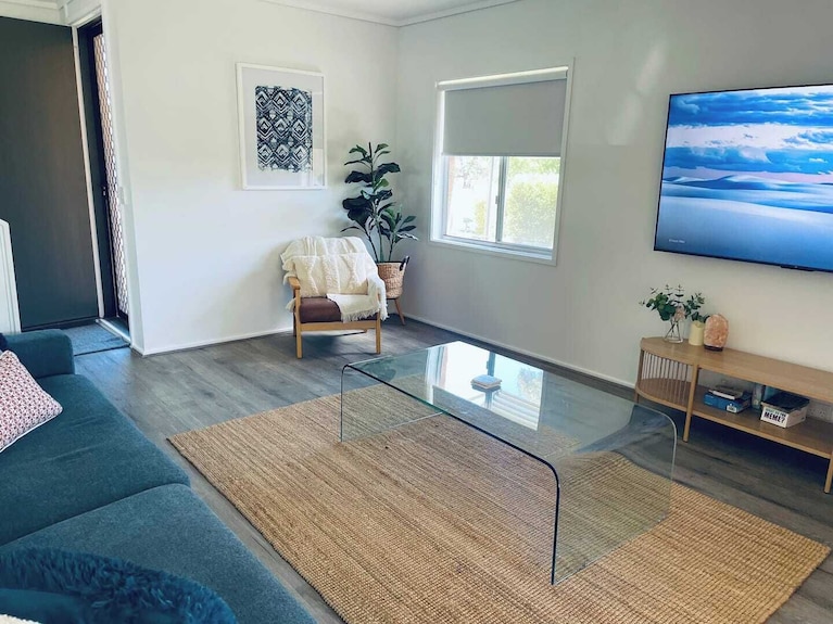Renovated & Spacious, Homely - 5km To Cbr Hospital - Canberra
