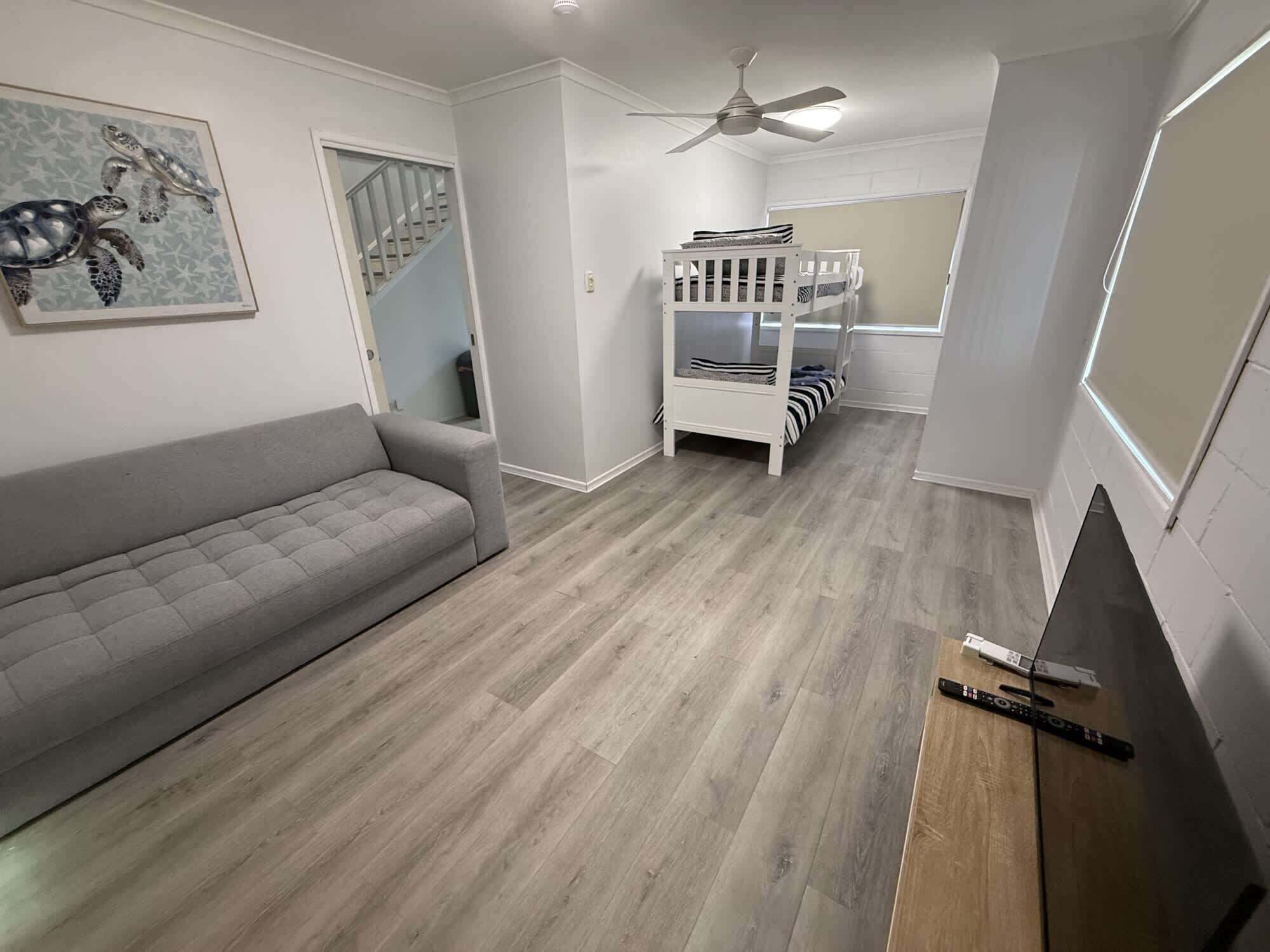 The Palms - Hervey Bay Beachside Retreat With Pool - Hervey Bay