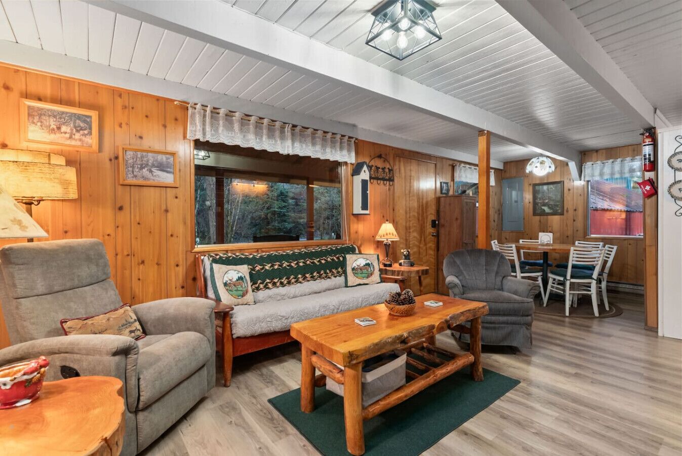 Mt Rainier Cabin On Big Creek! Hot Tub! Fireplace! - Ashford, WA