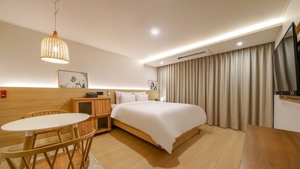 Wi-Fi de cortesia, roupa de cama