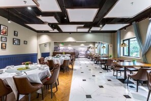 Pequeno-almoço tipo buffet diário (39 CNY por pessoa) 