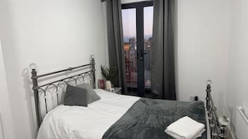 Apartamento, 2 quartos, fumadores, varanda | 3 quartos