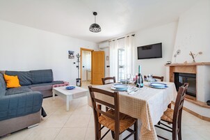 Apartamento família, vários quartos, 2 banheiros (Bianca Olive House - Alberobello) | Opções para refeição