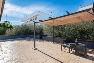 Apartamento Familiar, vários quartos, 2 casas de banho (Bianca Olive House - Alberobello) | Terraço/pátio interior