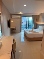 Quarto casal luxo | Roupas de cama premium, escrivaninha, Wi-Fi de cortesia, roupa de cama