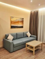 Estúdio Deluxe, varanda, Vista para a cidade | Sala de estar | Televisor 