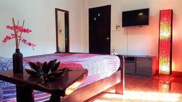 Quarto Duplo Deluxe, pátio | Cofre no quarto, Wi-fi grátis