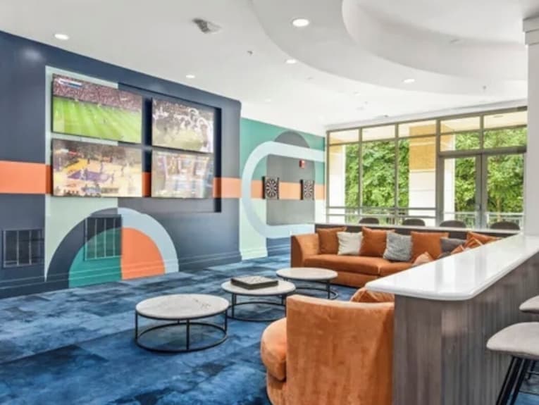 Luxury, Chic Apartment With Gym, Game-room And Movie Theatre Room - Washington, DC