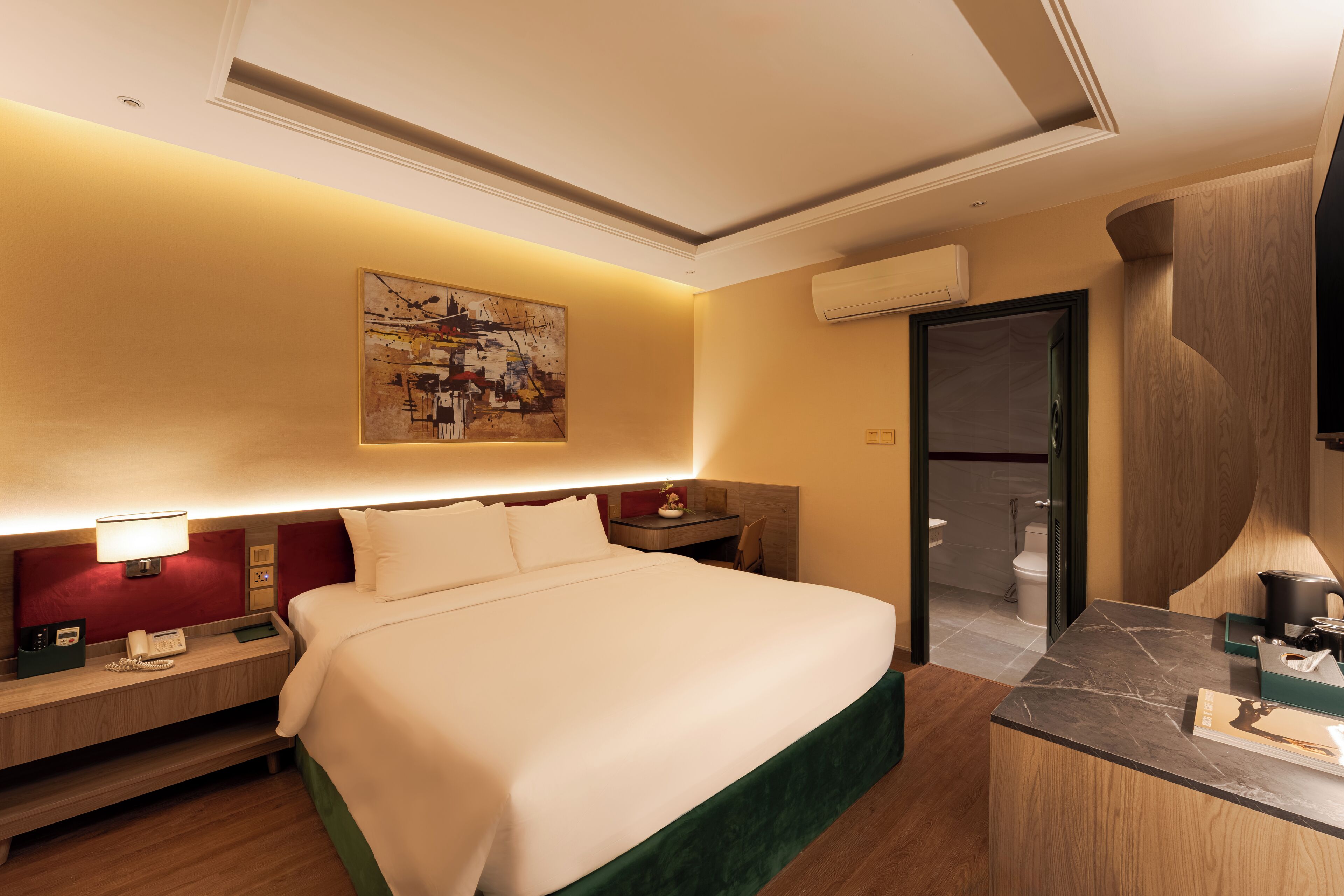 Quarto casal superior | Escrivaninha, Wi-Fi de cortesia