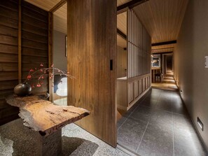 Casa Tradicional, 4 quartos, cozinha, vista para o jardim | Interior