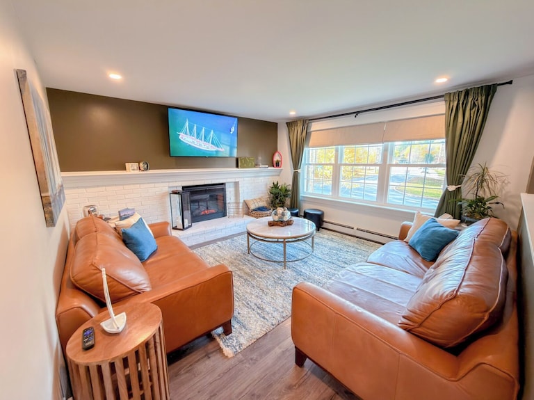 Stylish Kittery Retreat W/ Hot Tub & Game Room - Kittery, ME