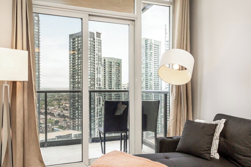 Executive 2br/2ba Condo-steps To Square One Mall - Mississauga