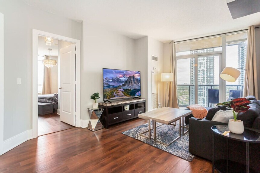 Executive 2br/2ba Condo-steps To Square One Mall - Toronto