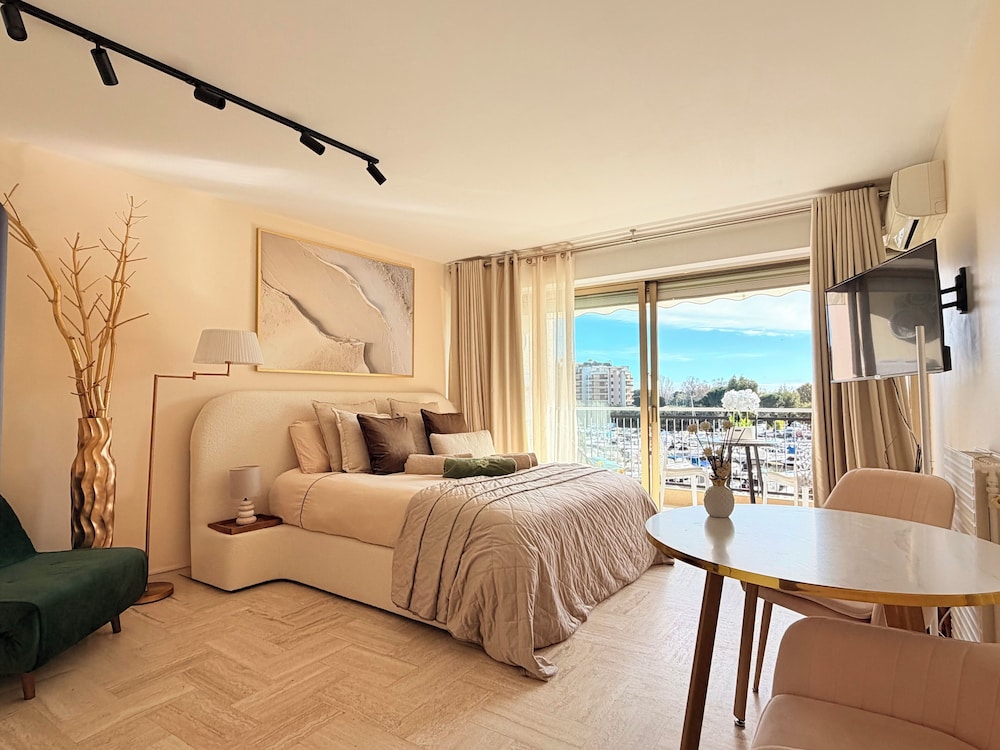 Marina Suites Confort  Appart Hotel - Mandelieu-la-Napoule