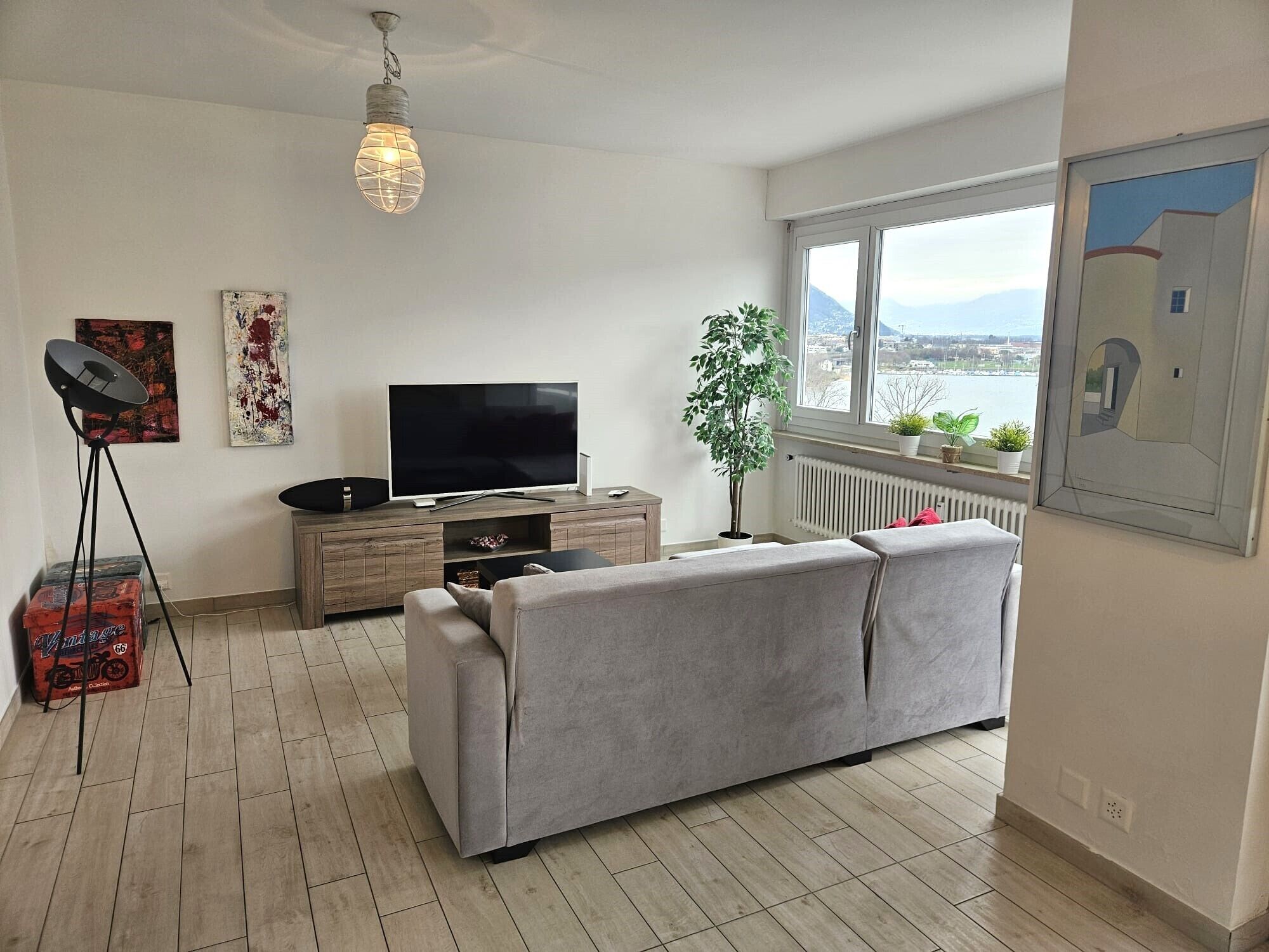 Sonnige Ferienwohnung Mit Balkon Und Herrlicher Aussicht, Nahe Der Seepromenade - Minusio