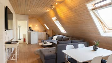 Apartamento, 3 quartos, para fumantes, vista para o jardim | Sala de estar