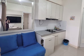 Apartamento Standard, 2 quartos | Kitchenette privada | Um frigorífico