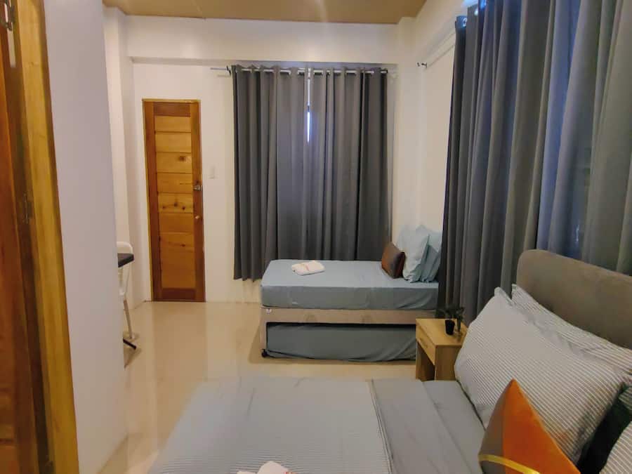 Quarto triplo | Escrivaninha, ferros/tábuas de passar roupa, Wi-Fi de cortesia