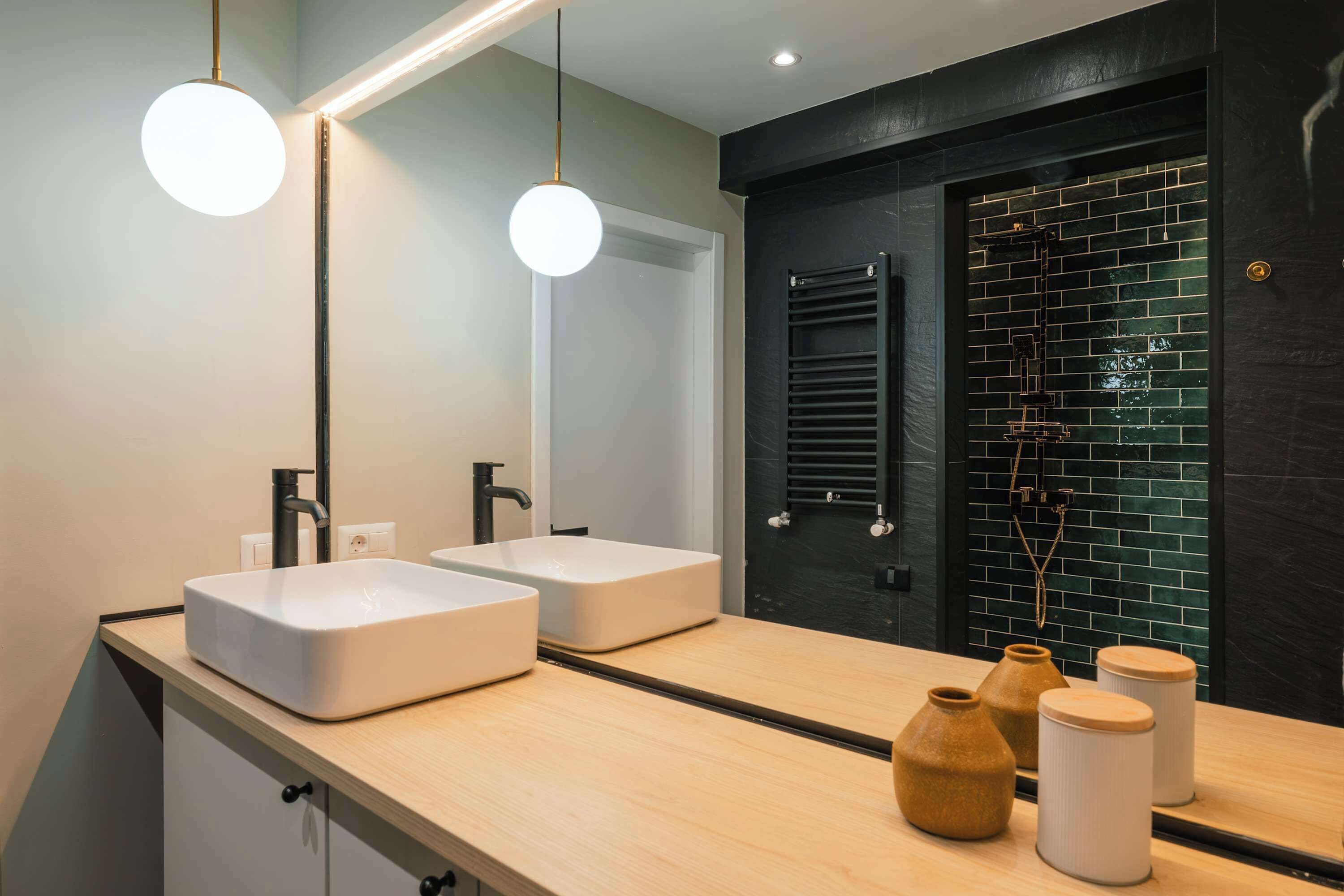 Apartamento standard | Banheiro | Secador de cabelo, toalhas de banho, sabonete, shampoo