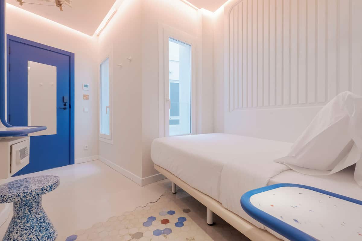 Quarto Individual | Cofre no quarto, cortinas/cortinados opacos, quartos insonorizados