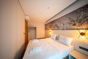 Apartamento Comfort, Vista para a cidade | Cofre no quarto, secretária adequada para computadores portáteis