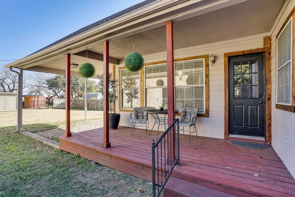 Walk To Shops: Centrally Located Fort Worth Home - Arlington, TX