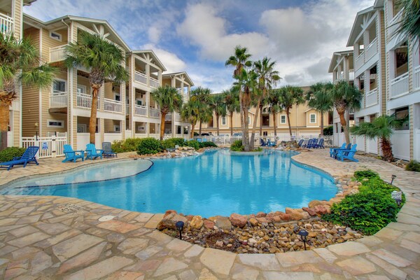 Walk To Beach & Dining: Corpus Christi Townhome - North Padre Island, TX