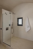 Akri 2 | Banheiro | Secador de cabelo, toalhas de banho, sabonete, shampoo