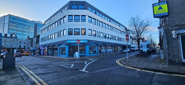 City Point Apartment By Guestz, Aberdeen: Hotel Reviews, Rooms & Prices ...