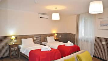 Quarto Triplo Superior | Cofre no quarto, quartos insonorizados, Wi-fi grátis