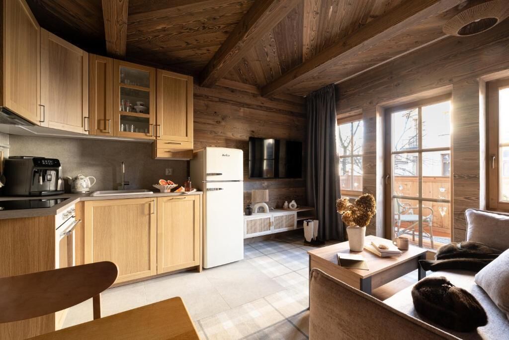 Apartamento Deluxe, varanda, Vista para a cidade | Cozinha privada | Uma cafeteira/bule, uma chaleira elétrica 